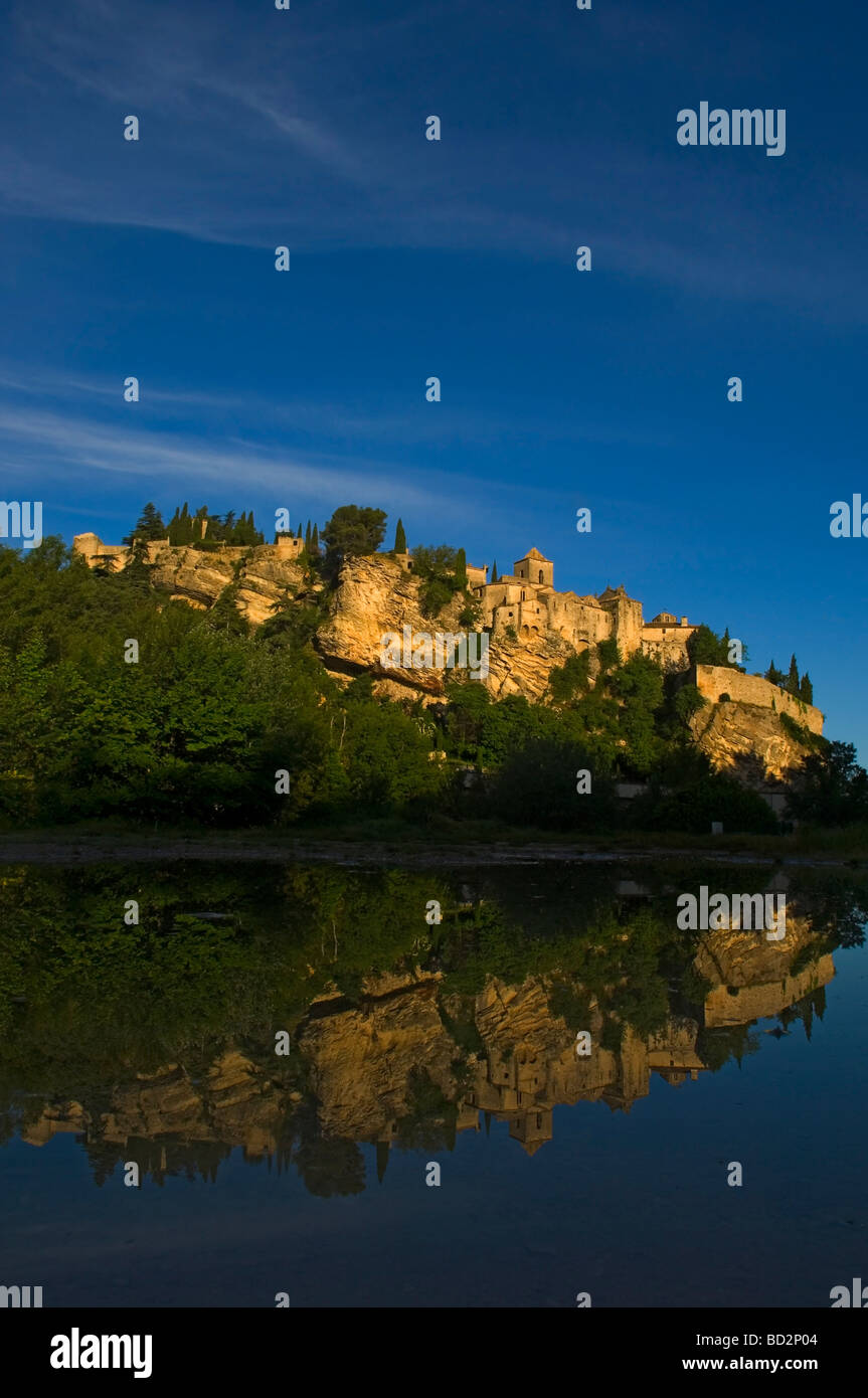 Vaison la romaine village hi-res stock photography and images - Alamy