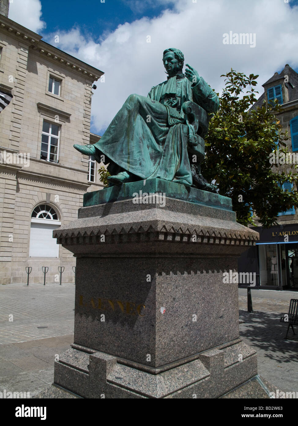 Rene laennec statue hi-res stock photography and images - Alamy