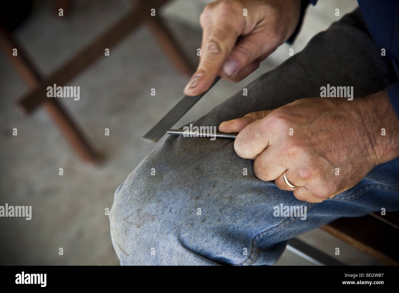 Metal knee hi-res stock photography and images - Alamy