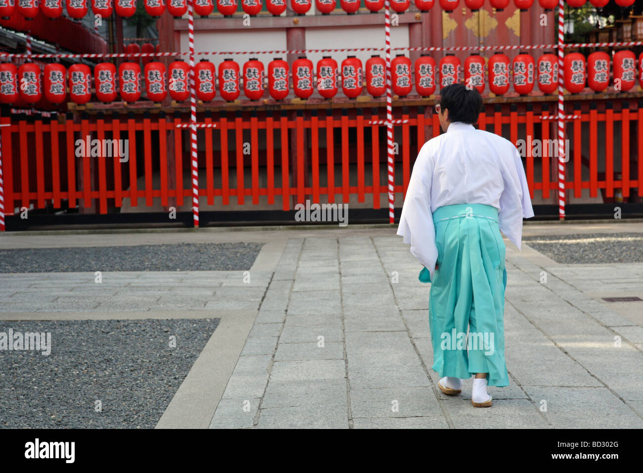 Shinto monk hi-res stock photography and images - Alamy
