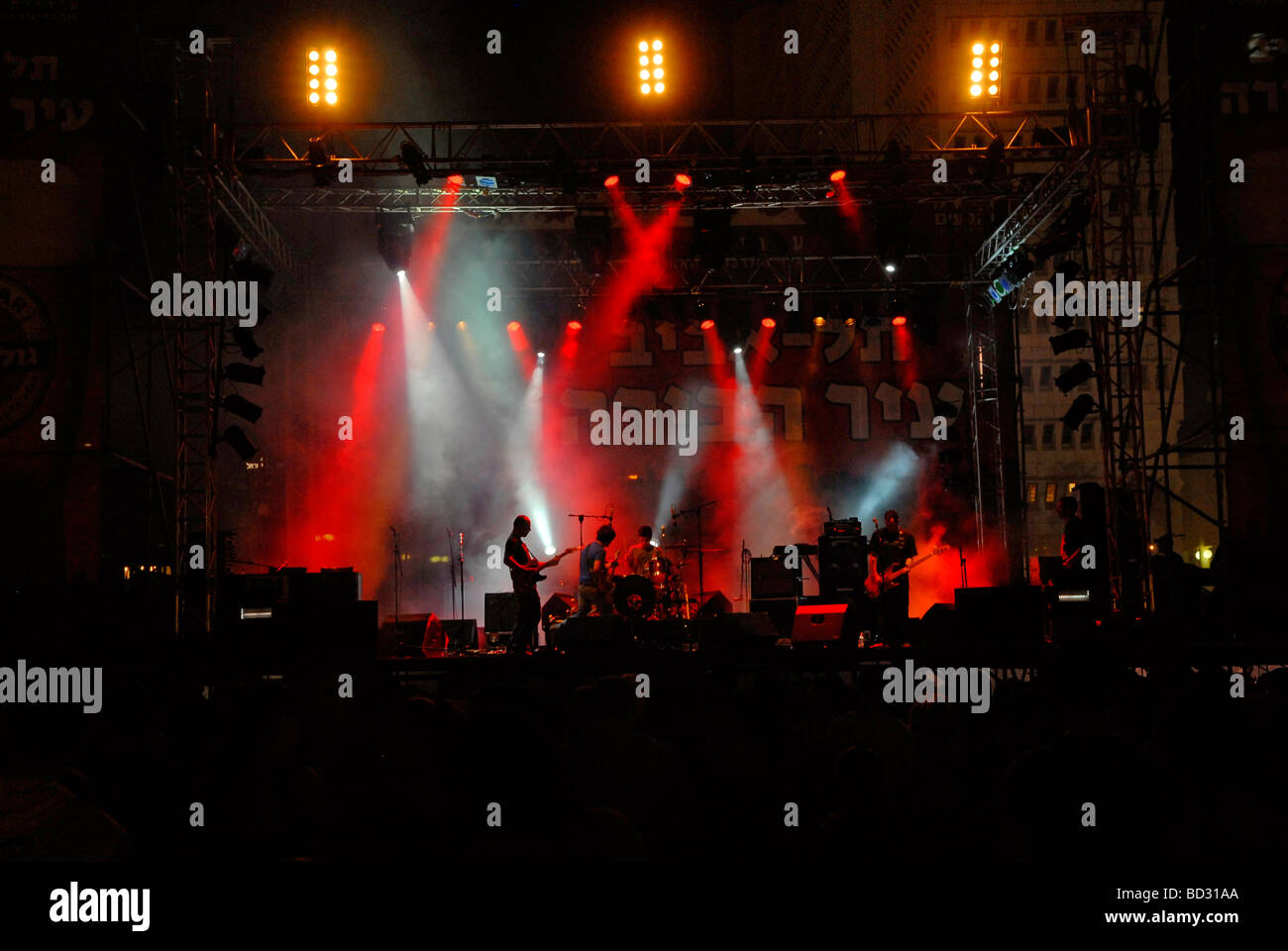 Heavy metal concert audience hi-res stock photography and images - Alamy