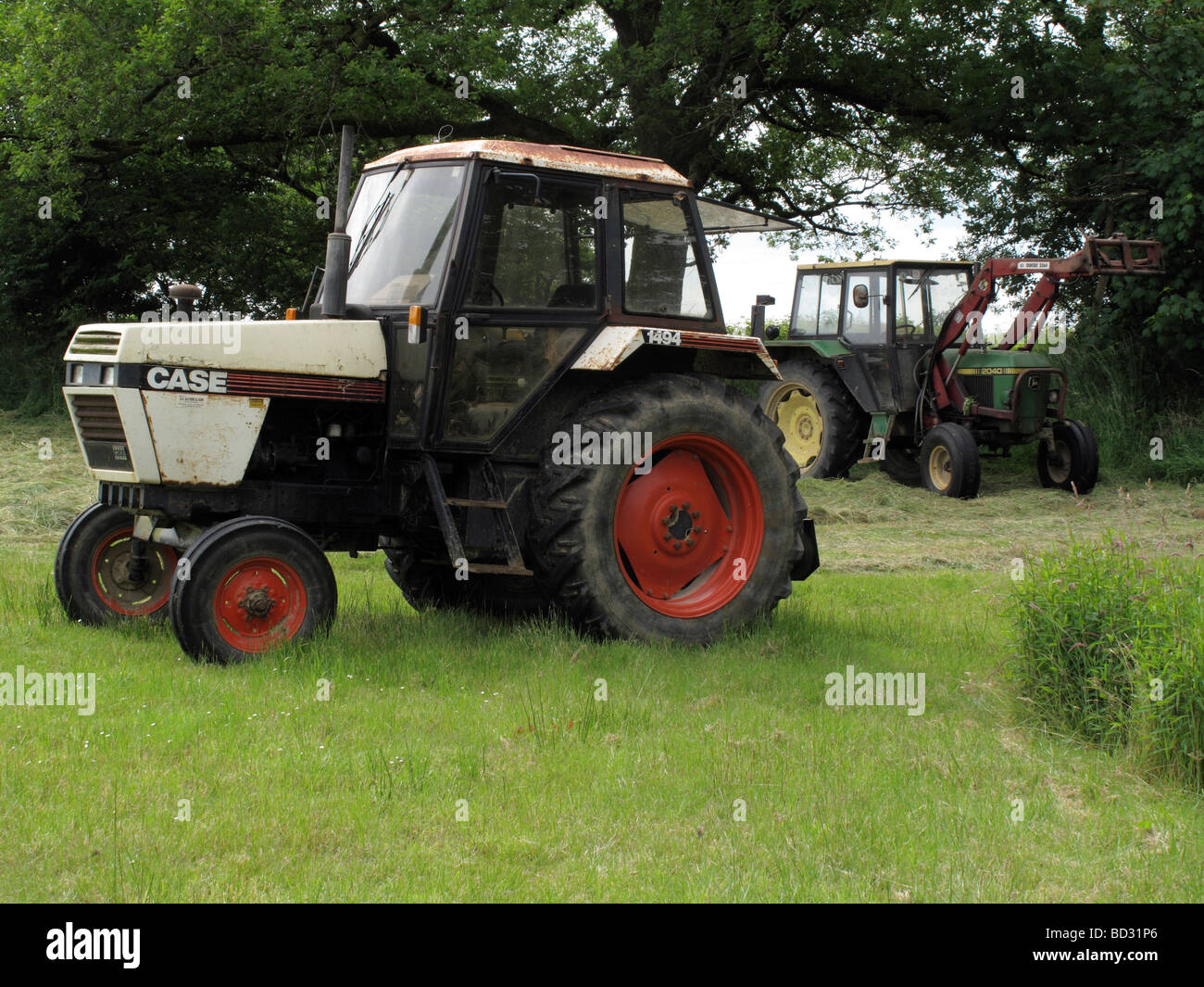 Vintage farm tractors hi-res stock photography and images - Alamy