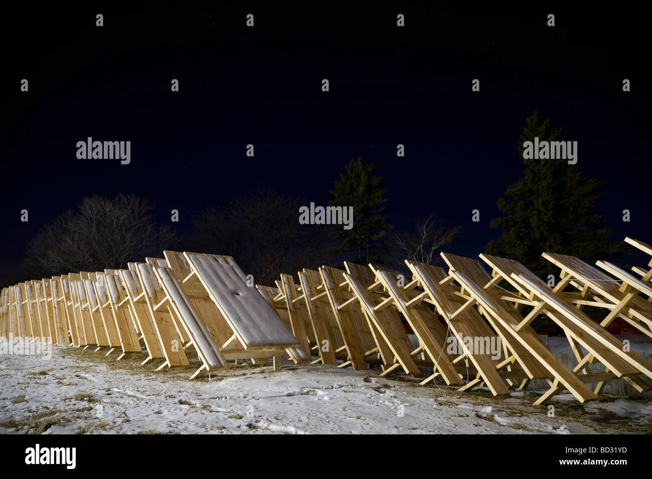Picnic table covered in snow hi-res stock photography and images - Alamy