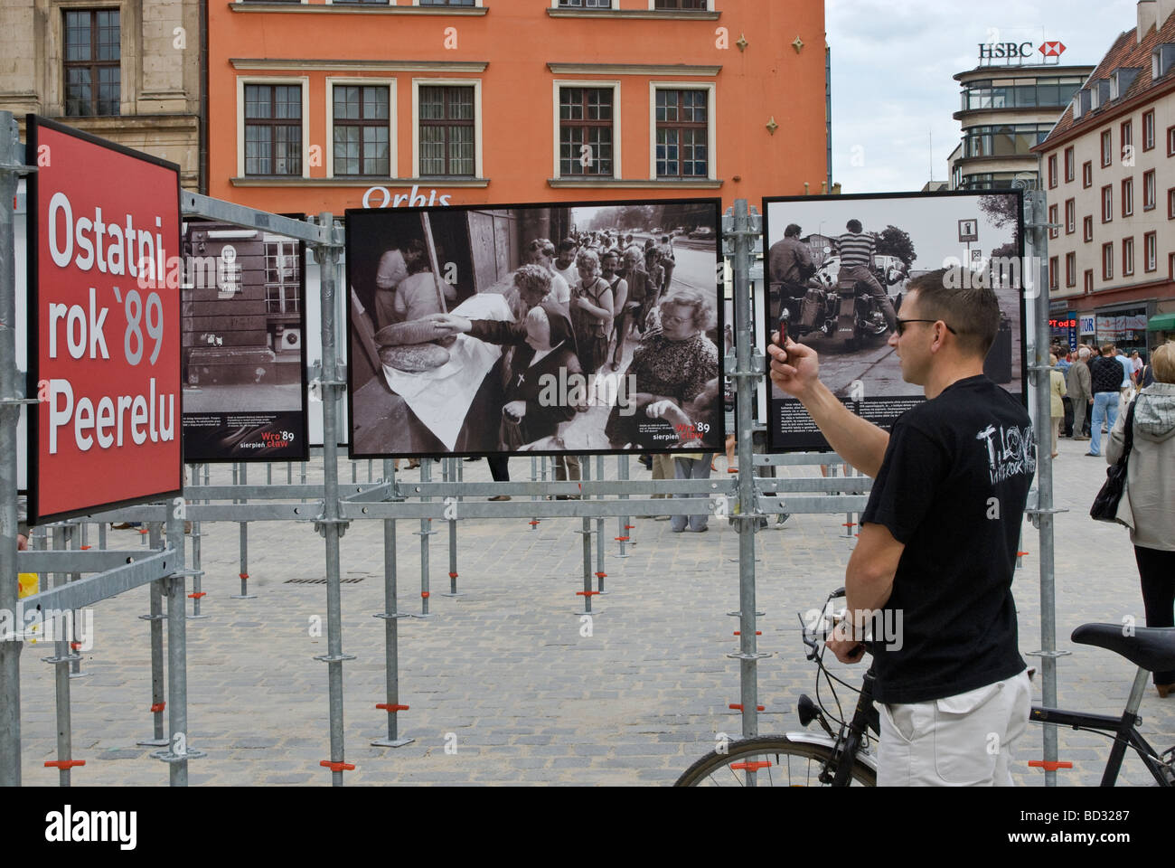 Bread and petrol lines in historic photos from Wrocław June 1989 ...