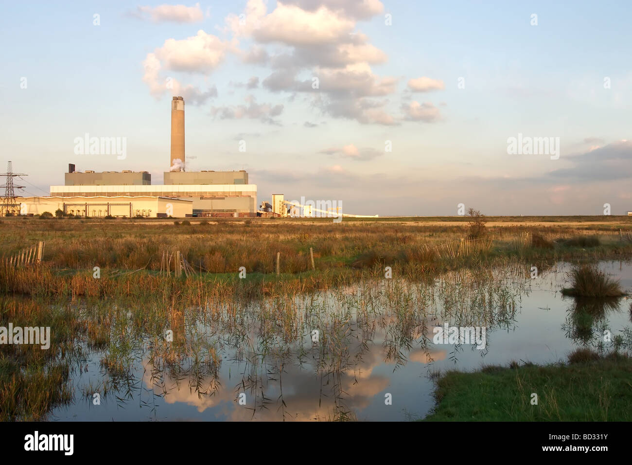 Kingsnorth power station hi-res stock photography and images - Alamy