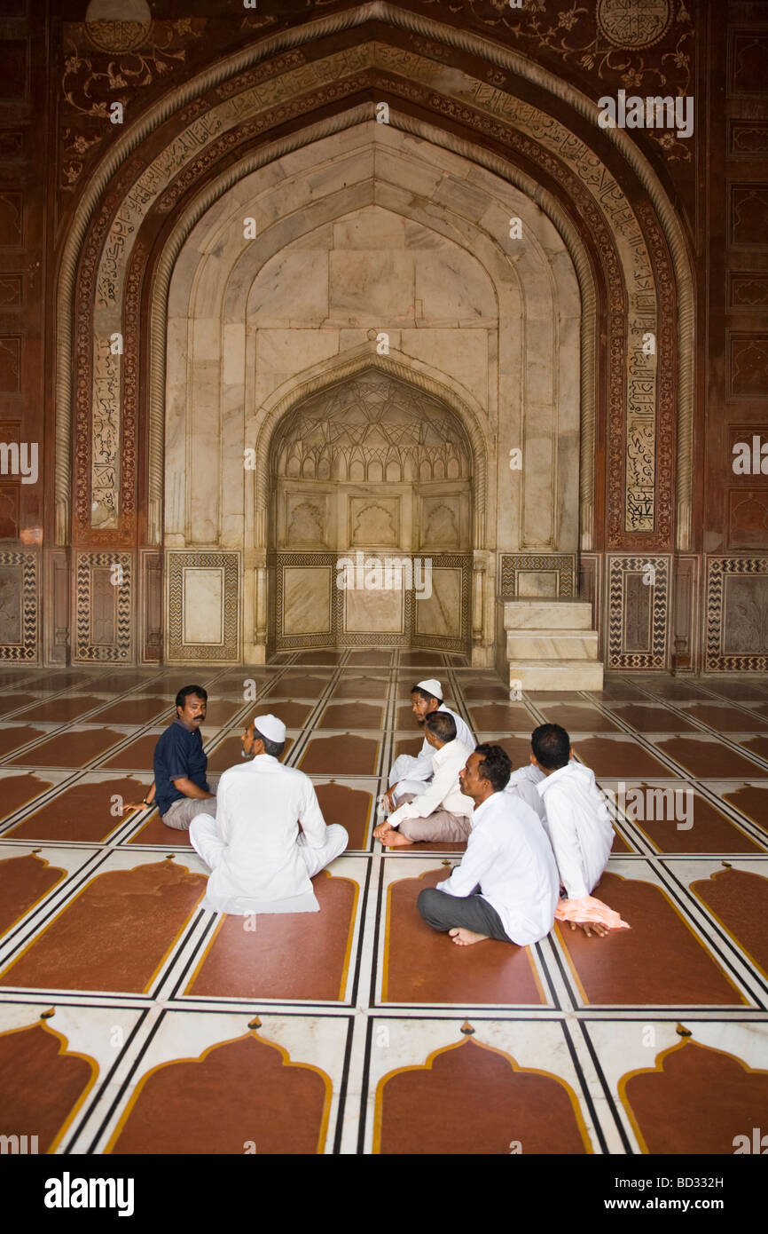 Muslims praying / discussing in the main sanctuary of the Taj Mahal ...