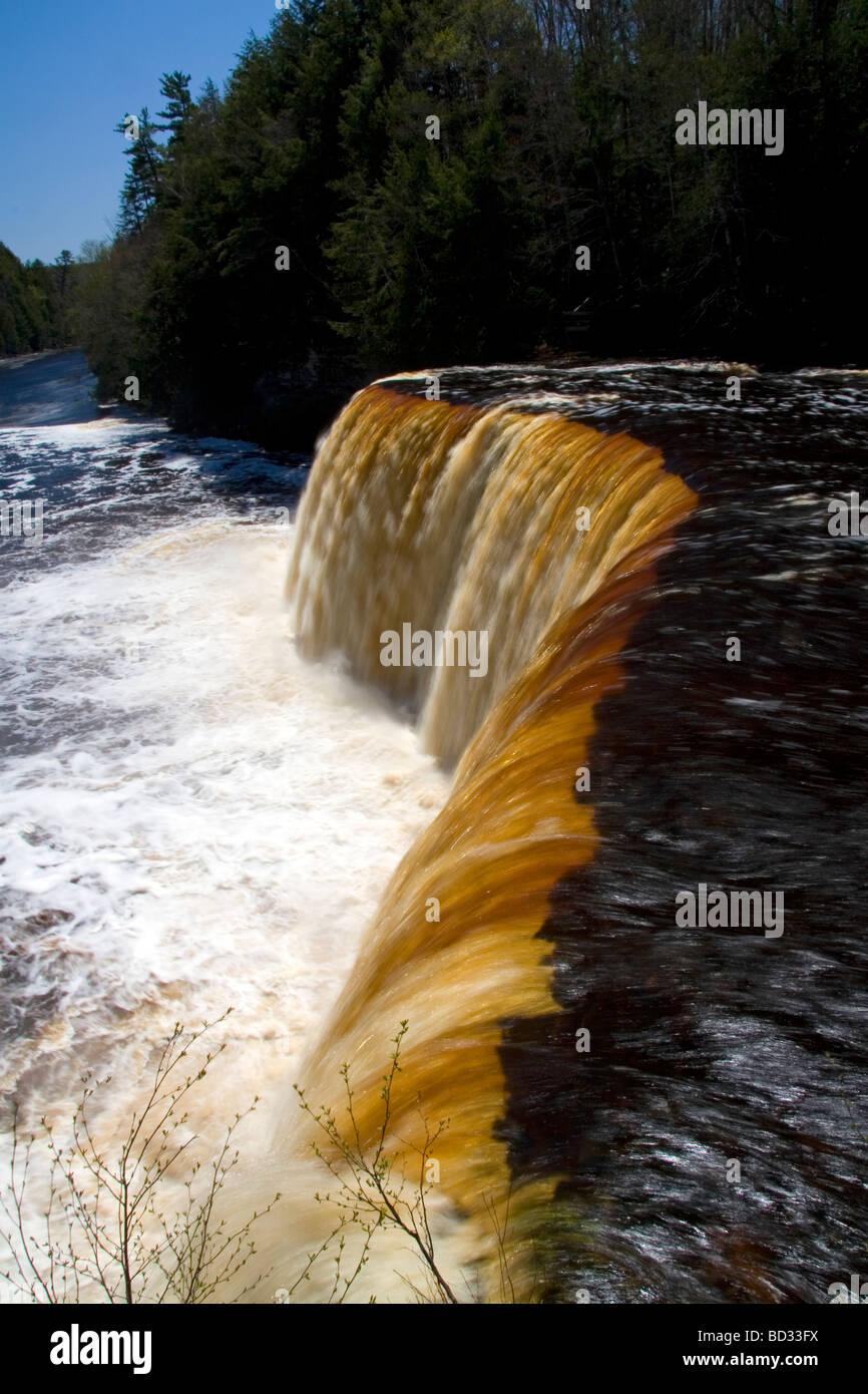Upper Tahquamenon Falls on the Tahquamenon River in the eastern Upper ...