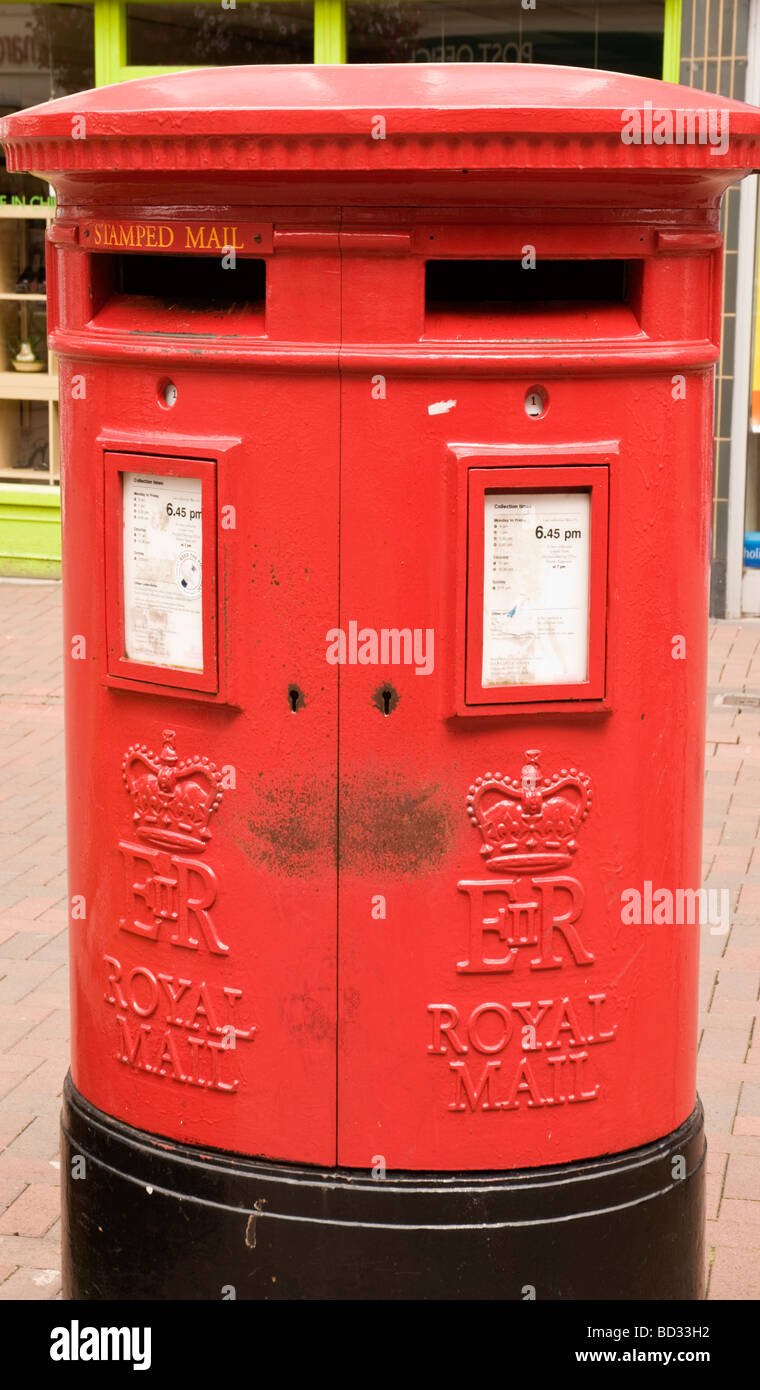 Red double post box U.K Stock Photo - Alamy