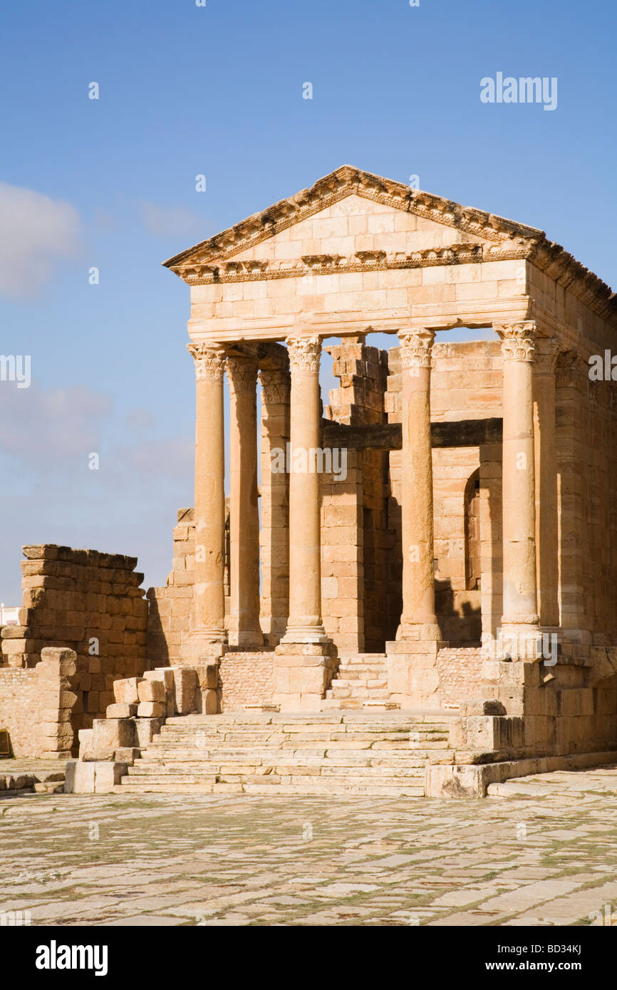 Temple of Minerva at the roman ruins of Sufetula in Sbeitla, Tunisia ...