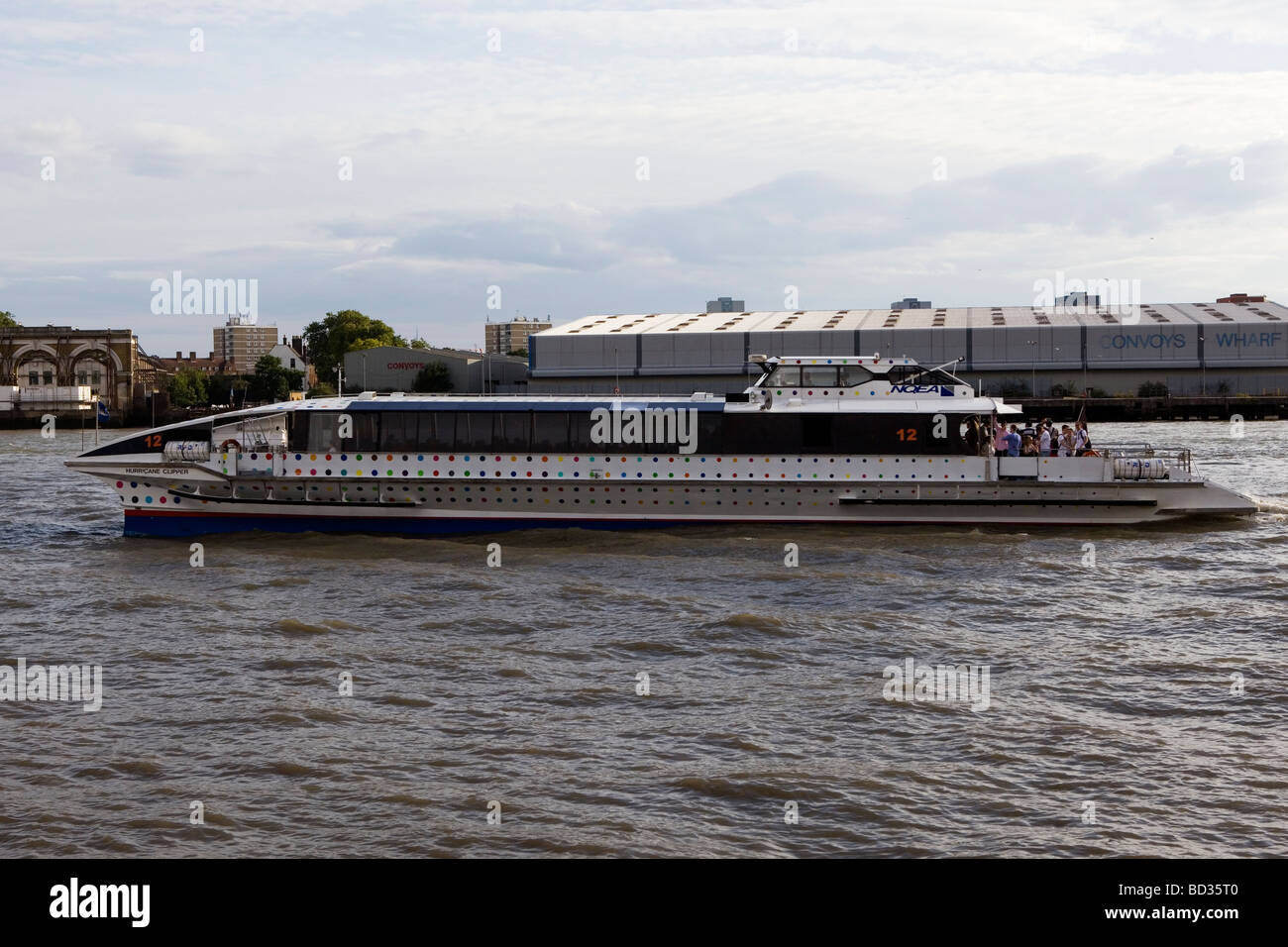 Thames clipper boat hi-res stock photography and images - Alamy
