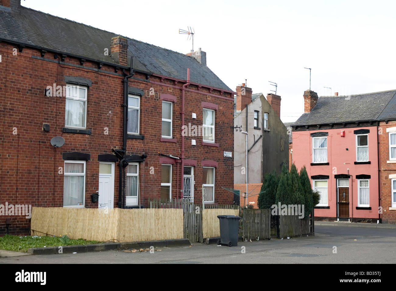 Run down inner city hi-res stock photography and images - Alamy