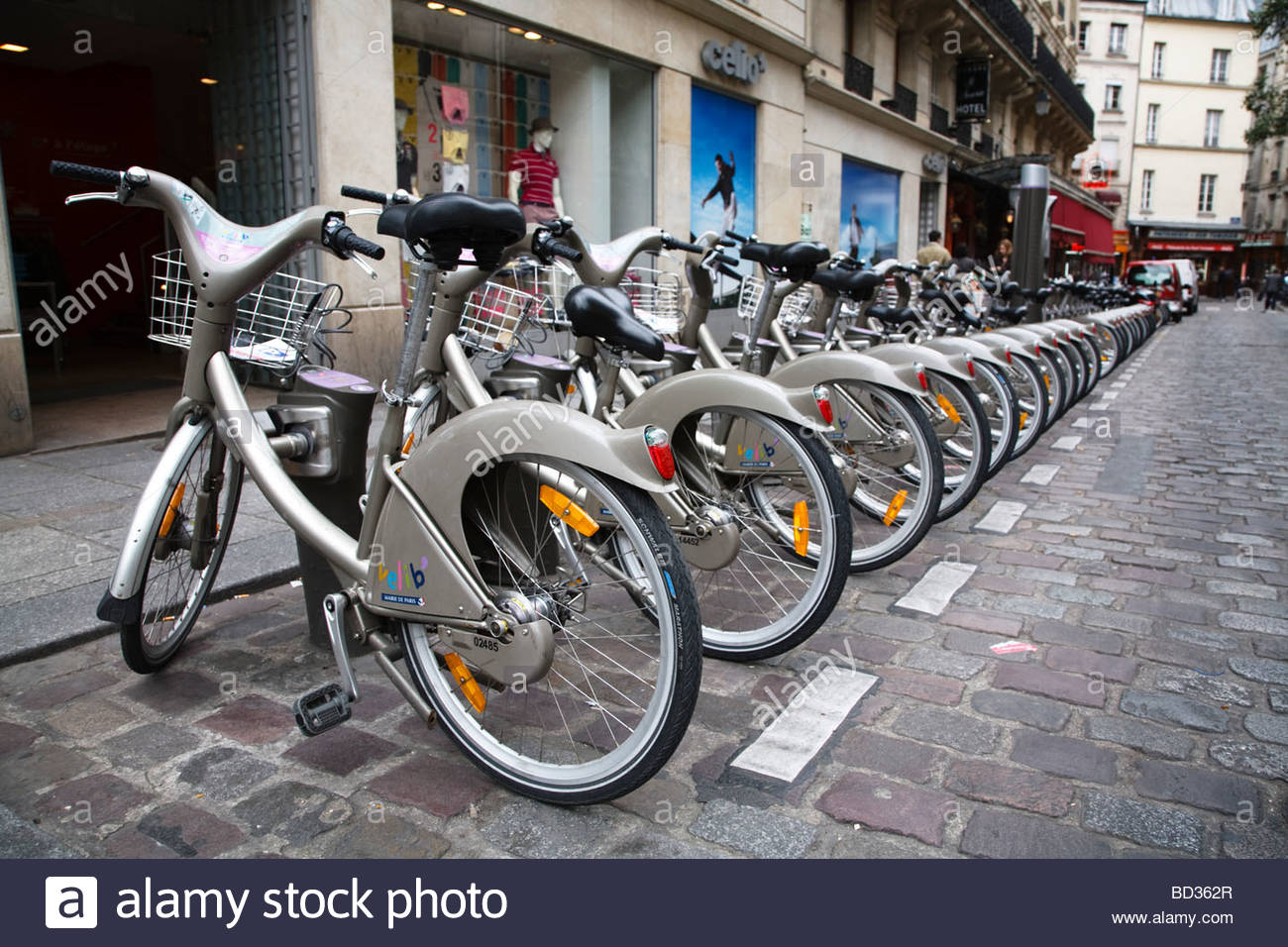 Velib Station Stock Photos & Velib Station Stock Images - Alamy