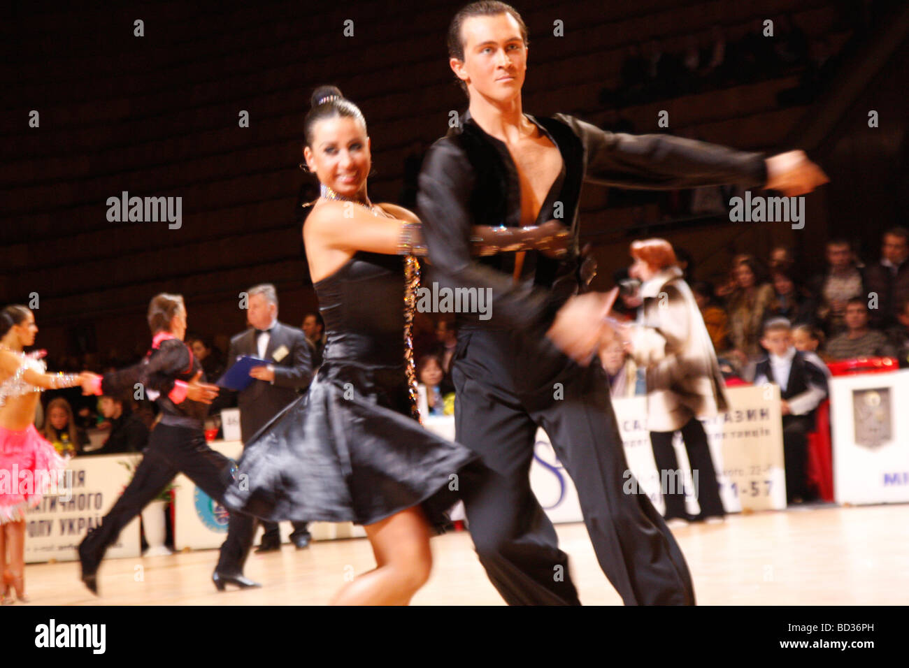 Russia dancers hi-res stock photography and images - Alamy