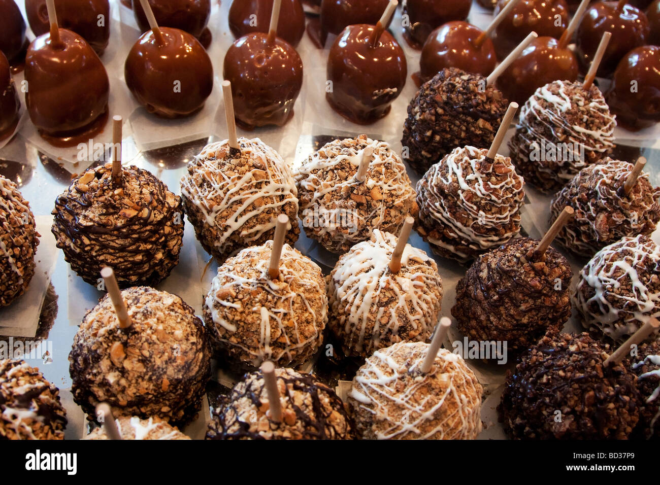 Candy apple display hi-res stock photography and images - Alamy