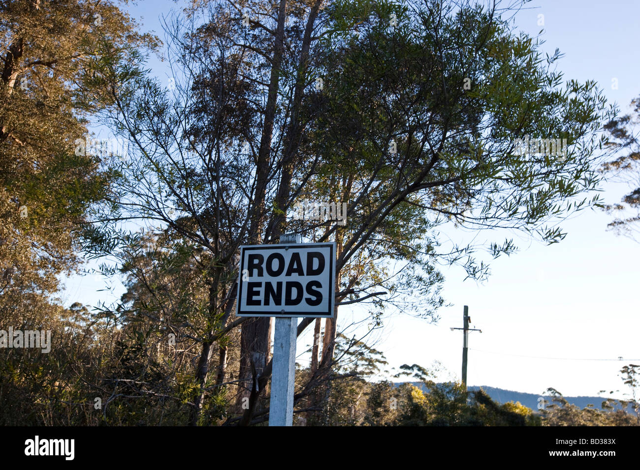 Road ends sign hi-res stock photography and images - Alamy