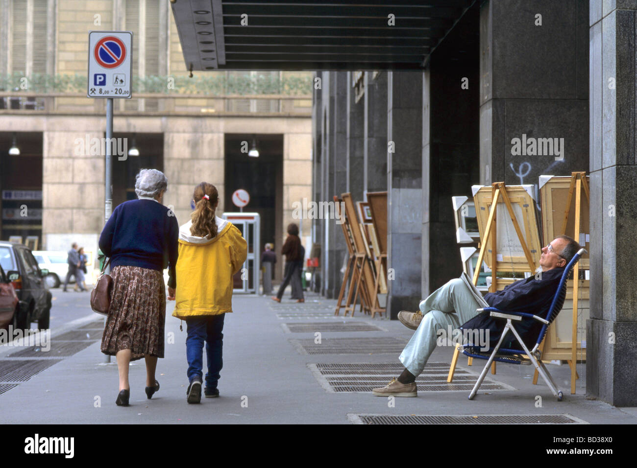 milan daily life in town Stock Photo - Alamy