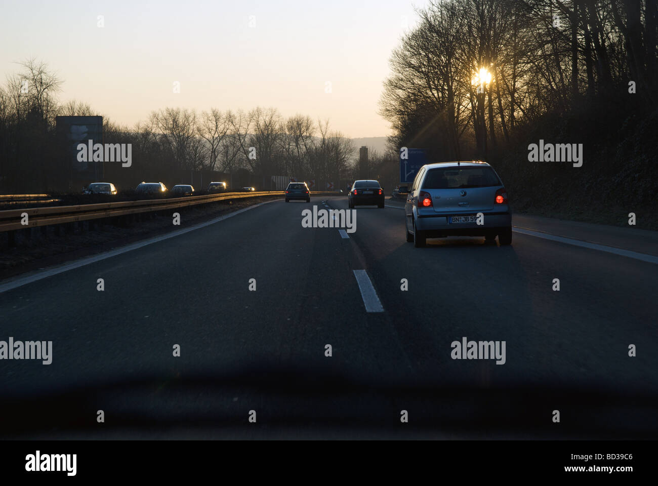 Fast driving cars on freeway hi-res stock photography and images - Alamy