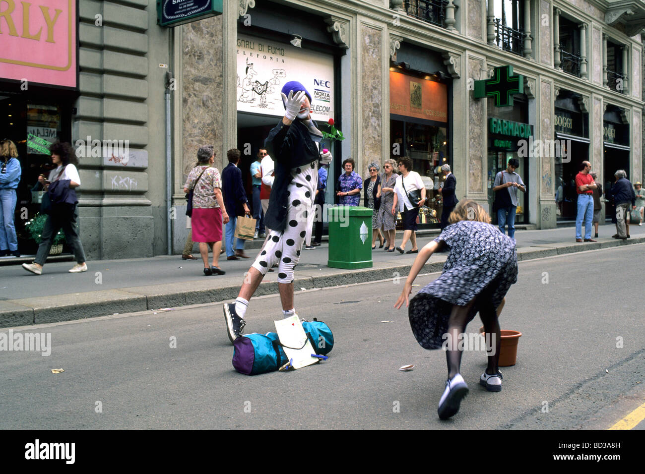 milan street artists Stock Photo - Alamy