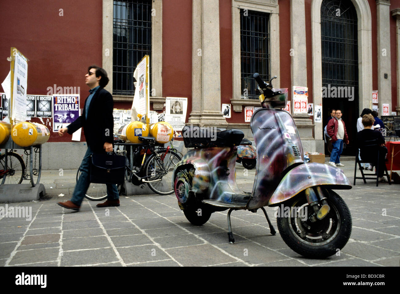 milan daily life in town Stock Photo - Alamy