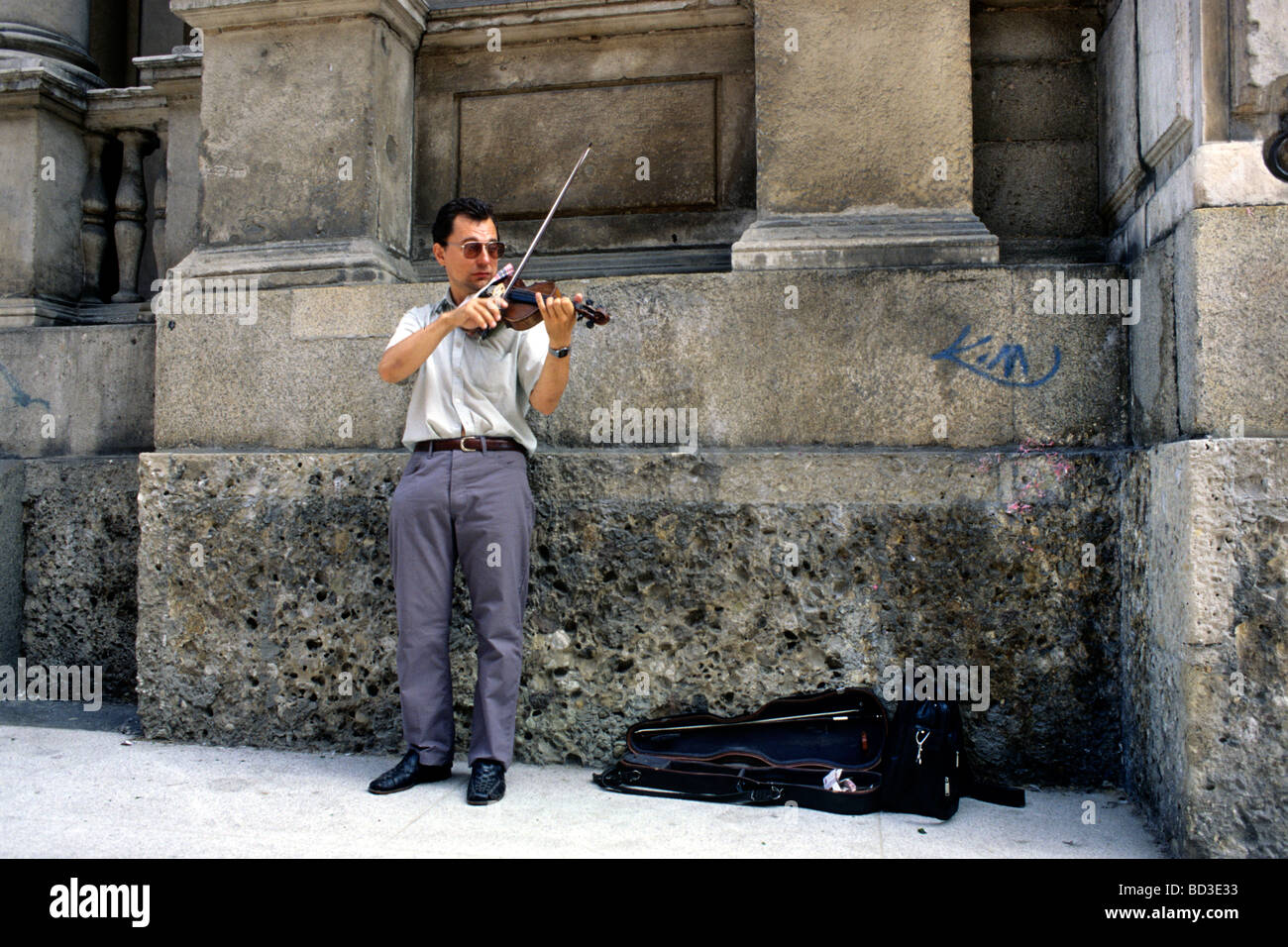 milan street artists Stock Photo - Alamy