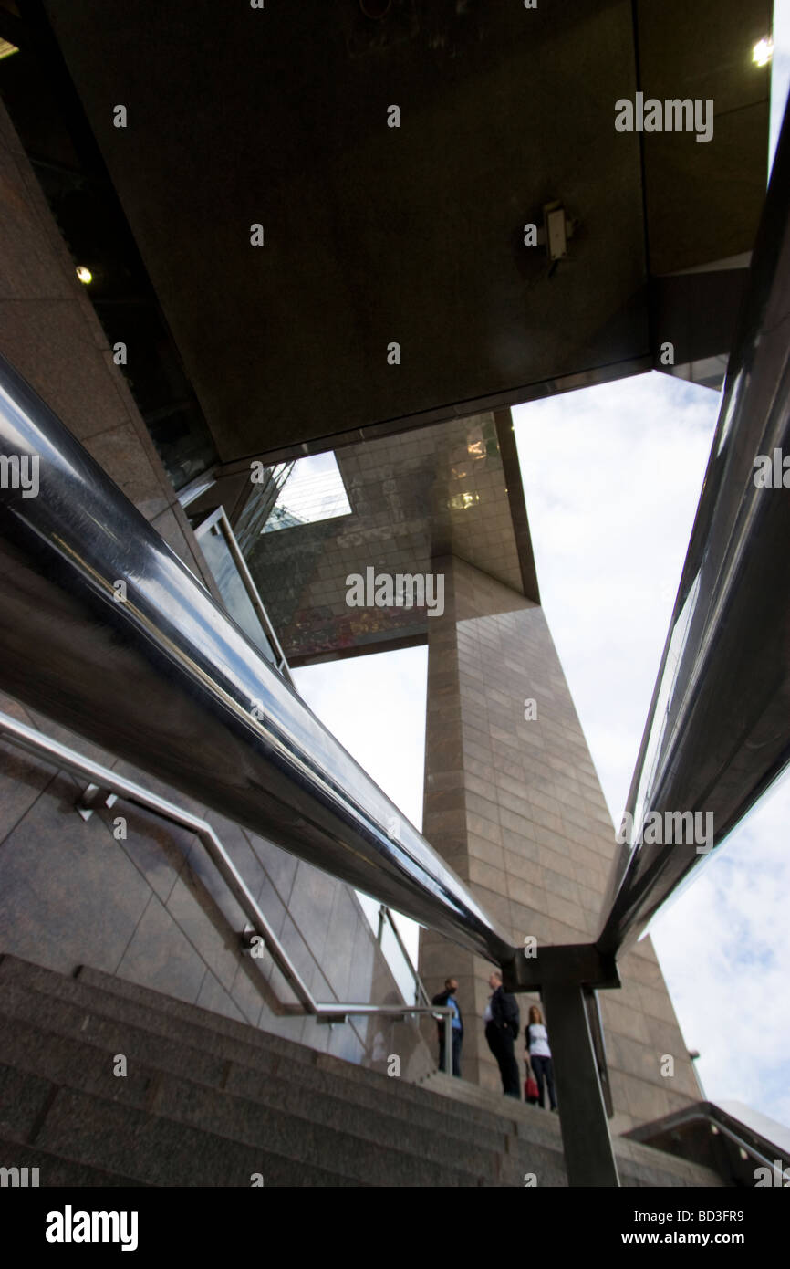 Office london bridge hi-res stock photography and images - Alamy