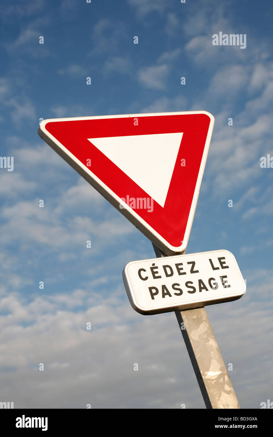 A Cedez Le Passage Give Way sign in France Stock Photo - Alamy