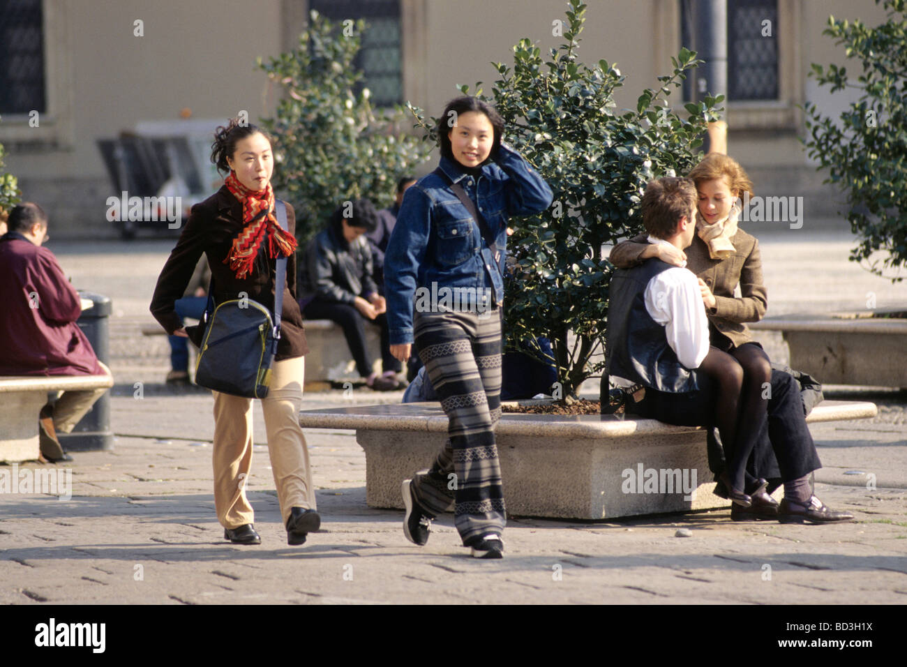 milan daily life in town Stock Photo - Alamy