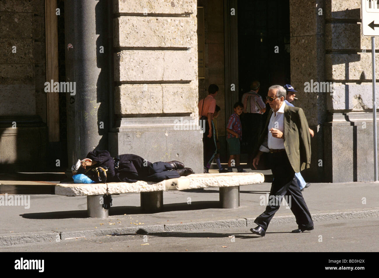 milan daily life in town Stock Photo - Alamy