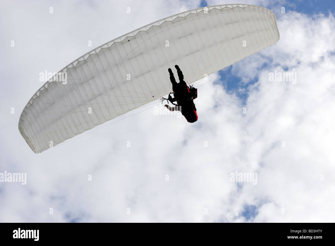 White hang glide hi-res stock photography and images - Alamy
