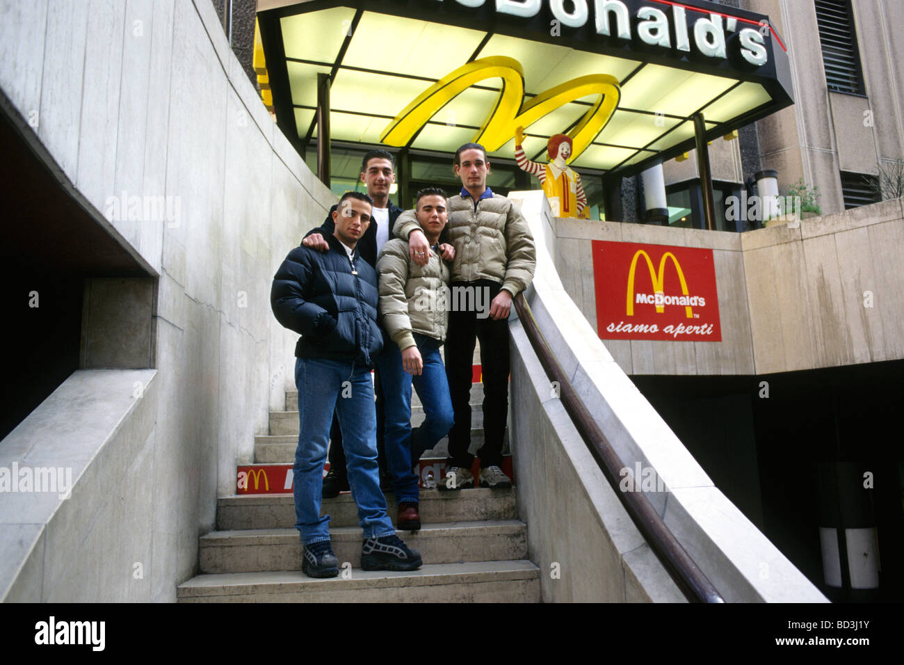 milan daily life in town Stock Photo - Alamy