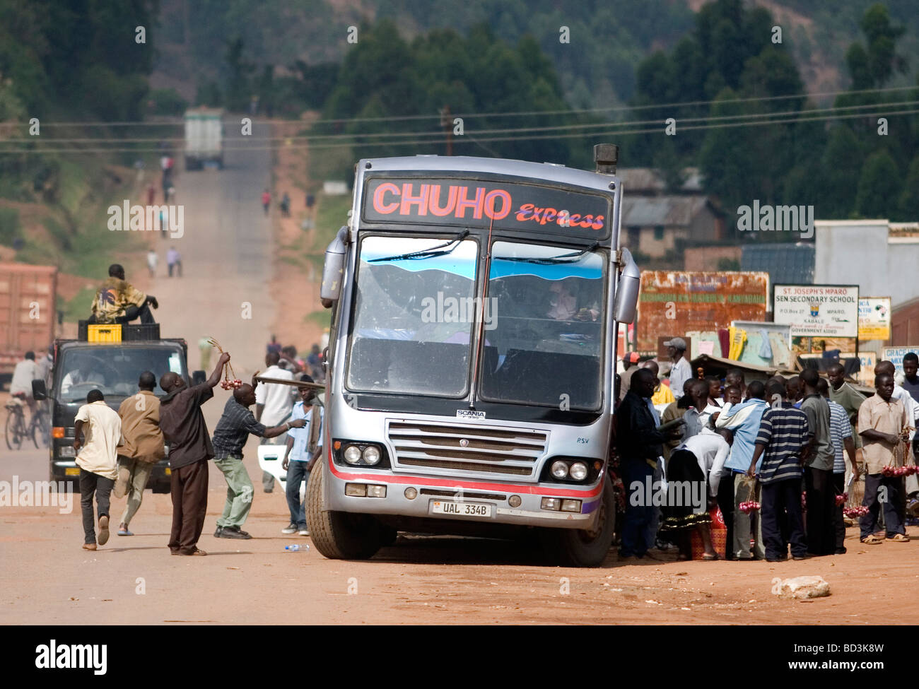Loaded bus hi-res stock photography and images - Alamy