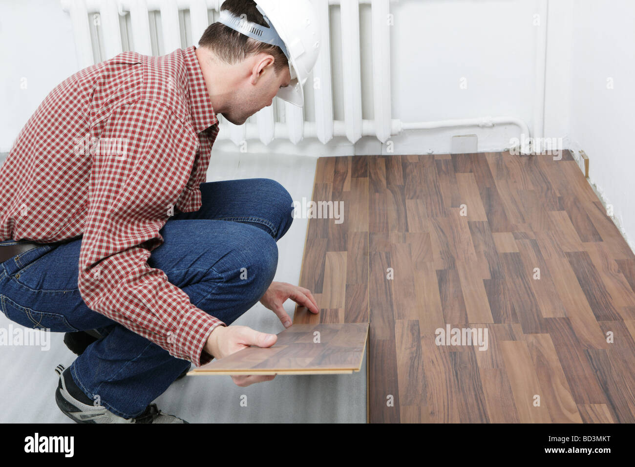 Man making the laminate flooring installation Stock Photo - Alamy