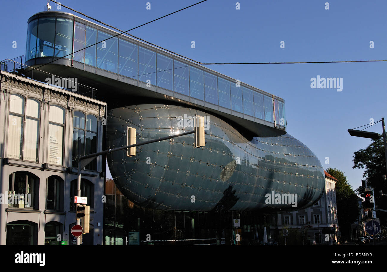 Modern Building of Kunsthaus Museum of Contemporary Art by Architects ...