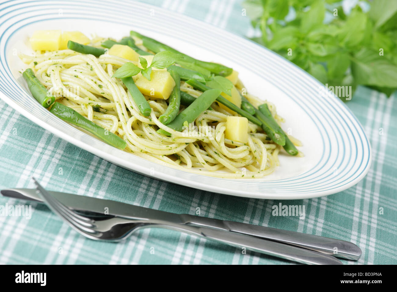 String spaghetti hi-res stock photography and images - Alamy