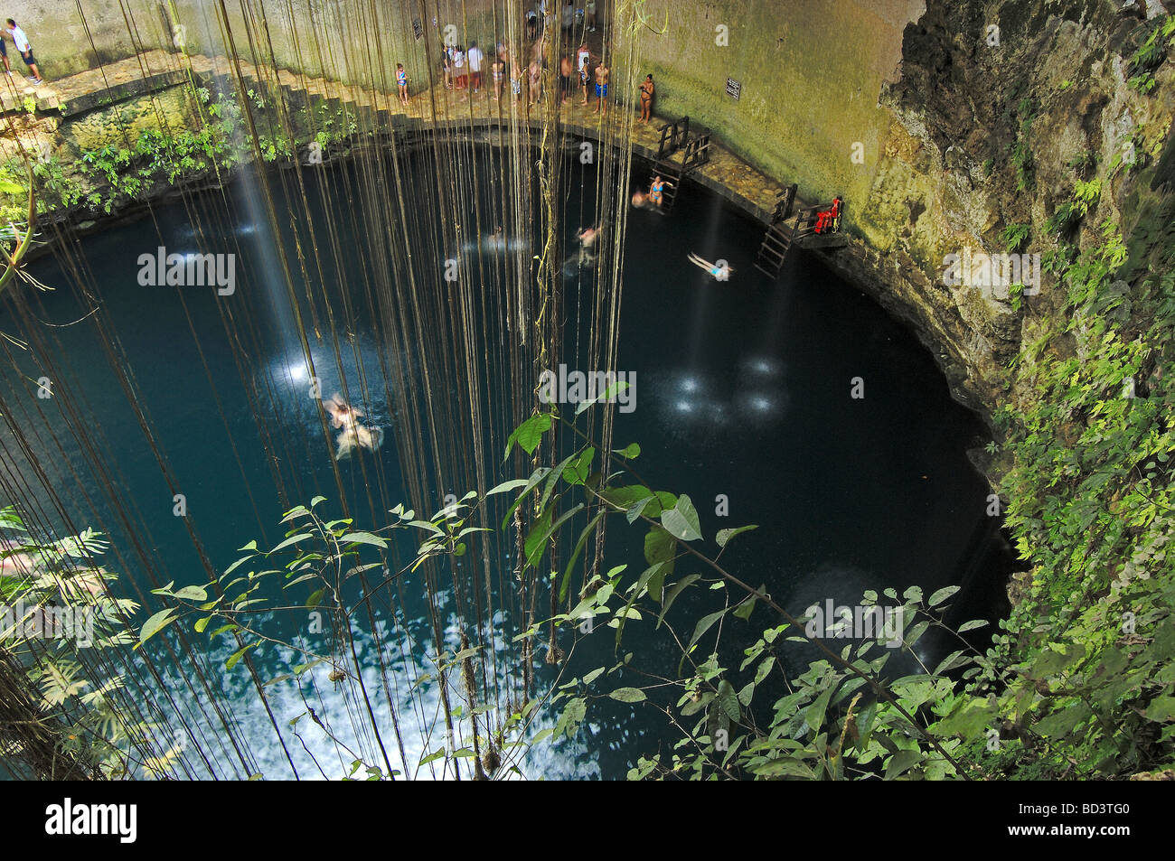Holy cenote chichen itza mexico hi-res stock photography and images - Alamy