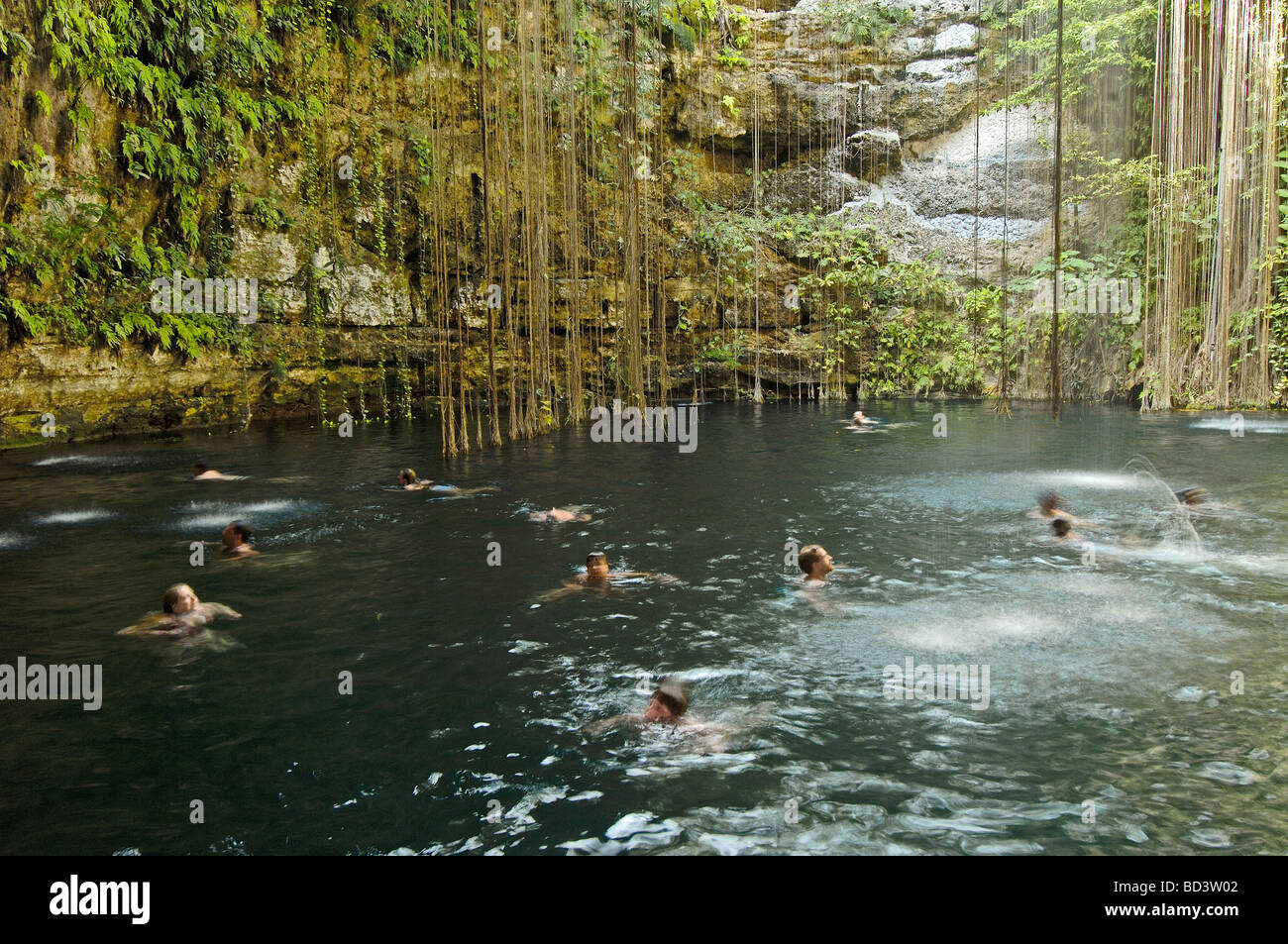 Holy cenote chichen itza mexico hi-res stock photography and images - Alamy