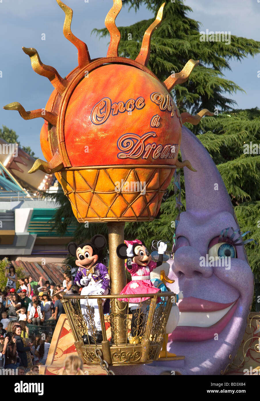 Mickey mouse minnie mouse parade hi-res stock photography and images ...