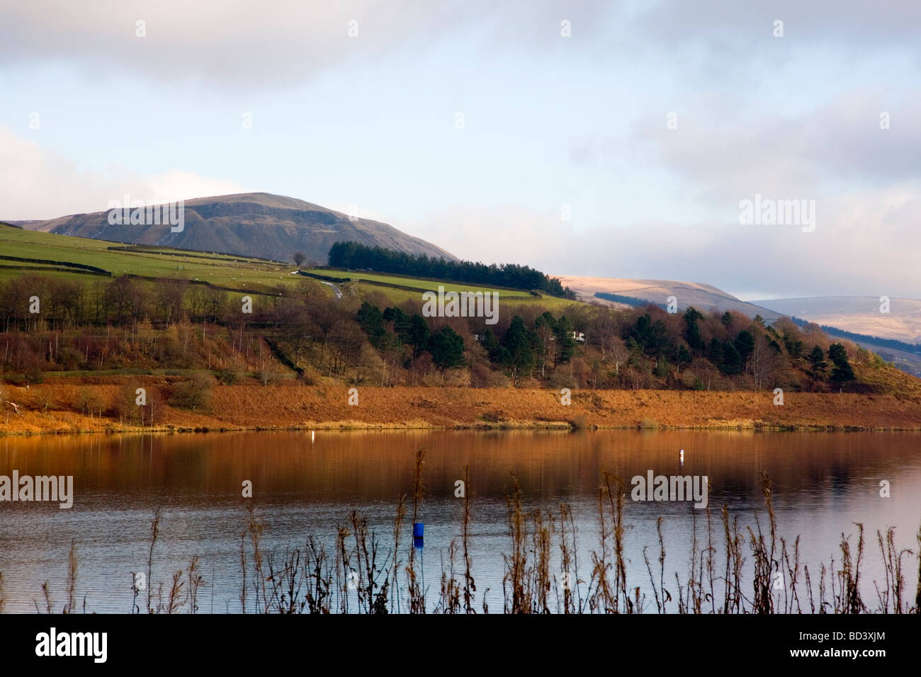 View across Torside Reservoir to Hey Edge in the Longdendale Valley in ...