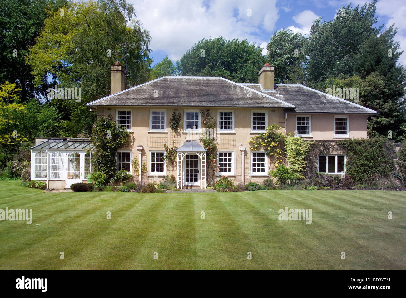English Country House Stock Photo - Alamy