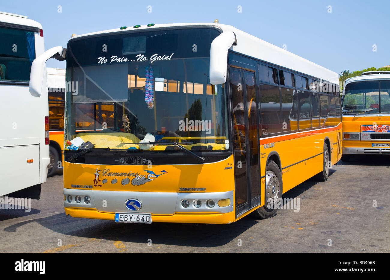 Xmq6113gmc malta bus valletta omnibus hi-res stock photography and ...