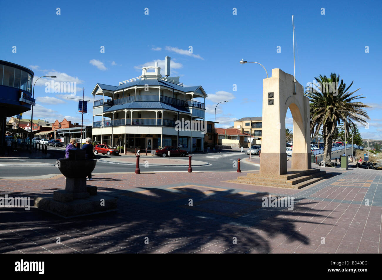 Brighton beach resort and the Arch of Remembrance in the suburbs of ...
