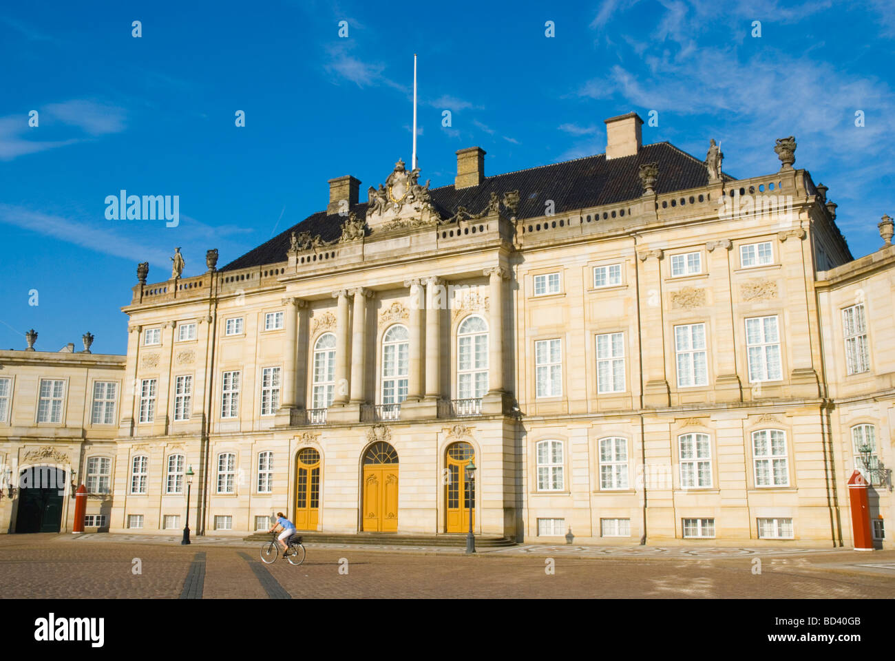 Copenhagen amalienborg castle hi-res stock photography and images - Alamy