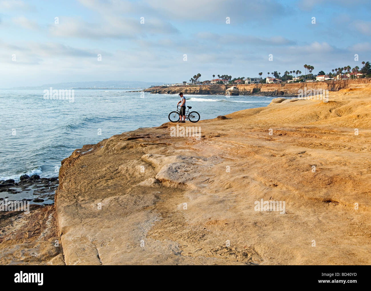 A man with his bike enjoying the views of Sunset Cliffs Stock Photo - Alamy