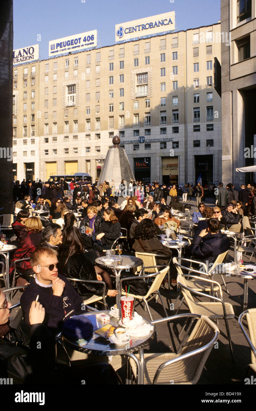 milan daily life in town Stock Photo - Alamy