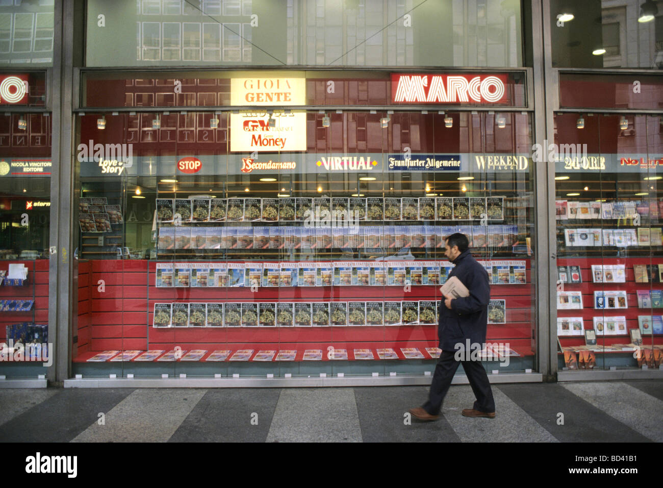 milan daily life in town Stock Photo - Alamy