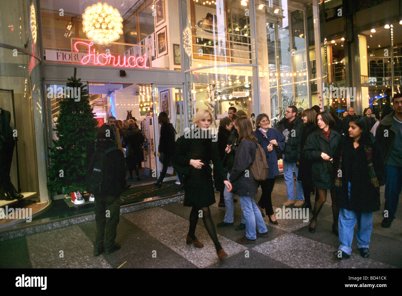 milan daily life in town Stock Photo - Alamy