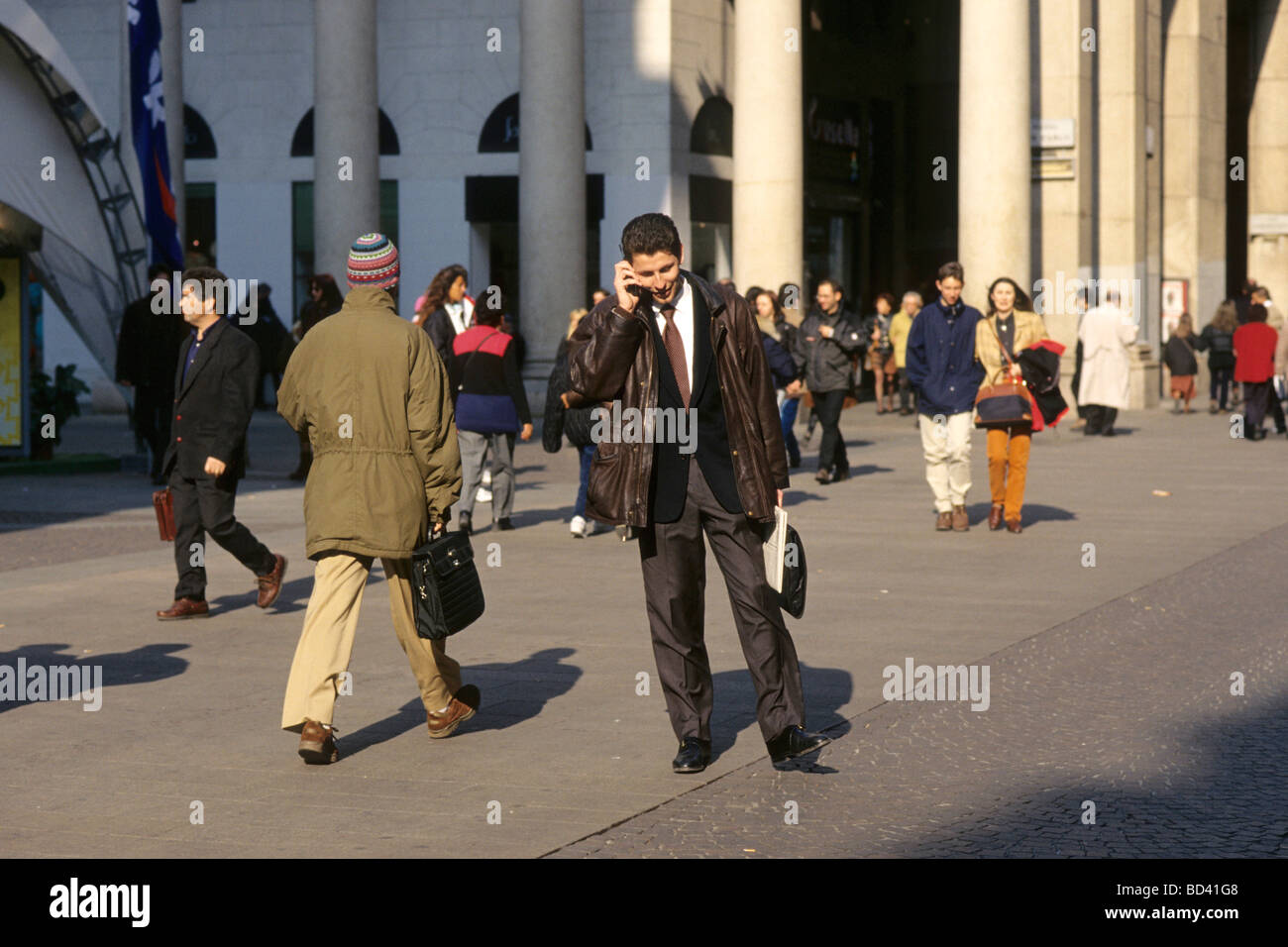milan daily life in town Stock Photo - Alamy
