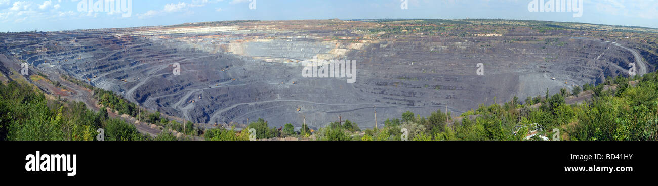 Panorama of an open cast mine of iron ore Stock Photo - Alamy