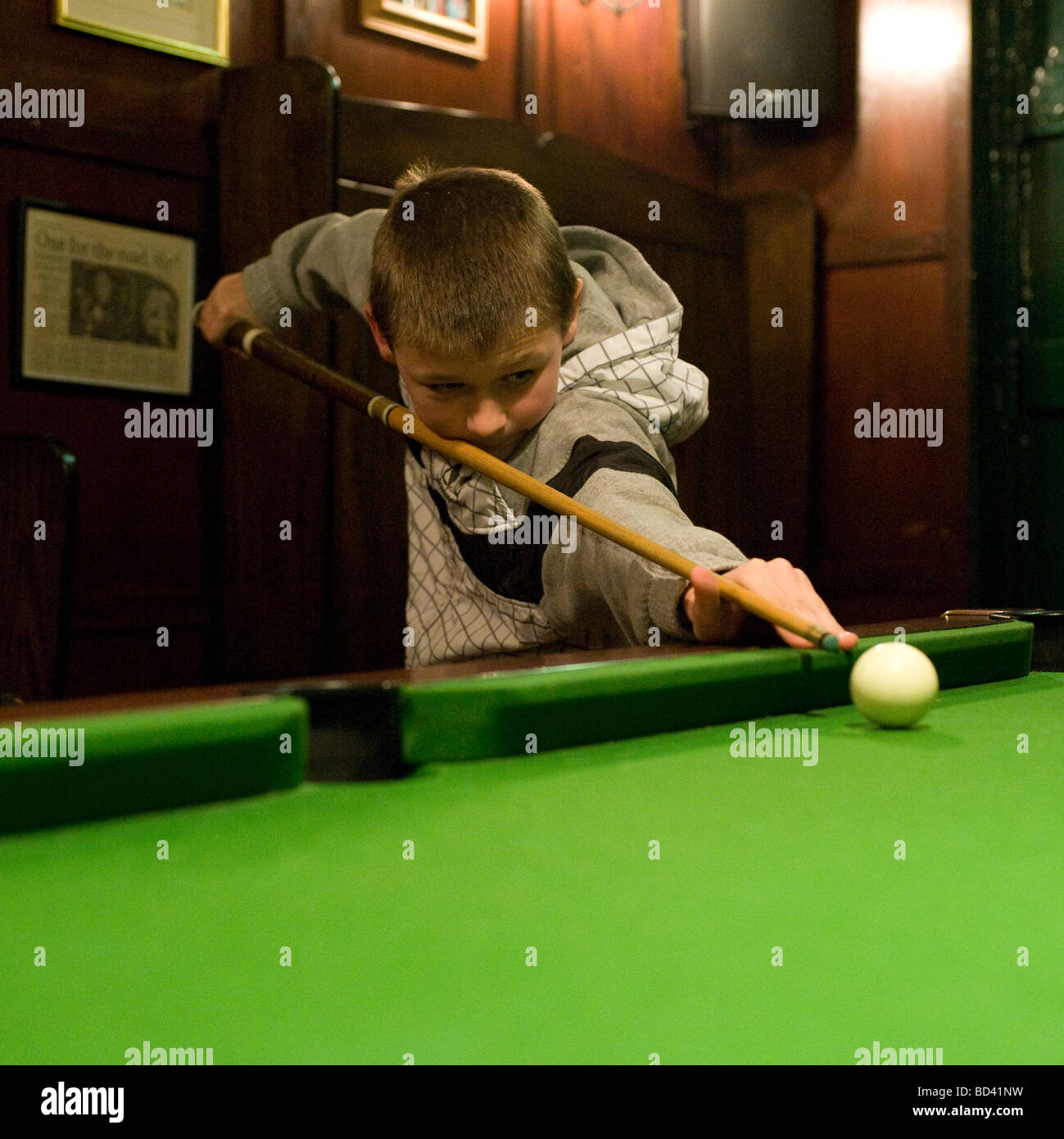 Children playing snooker game hi-res stock photography and images - Alamy
