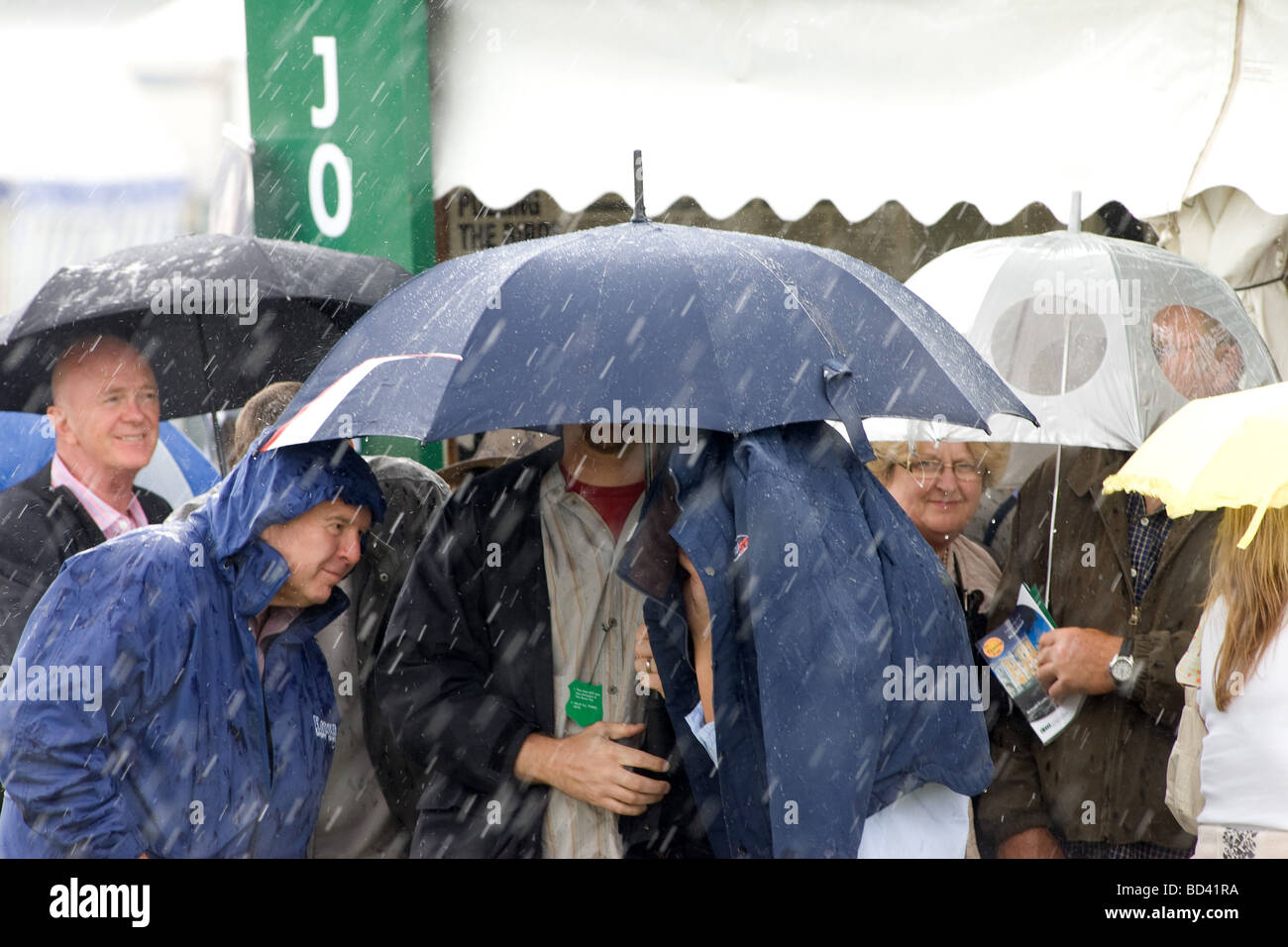 Sheltering from rain hi-res stock photography and images - Alamy